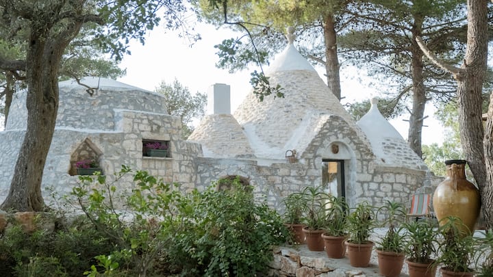 Trullo Con Piscina - Apulia