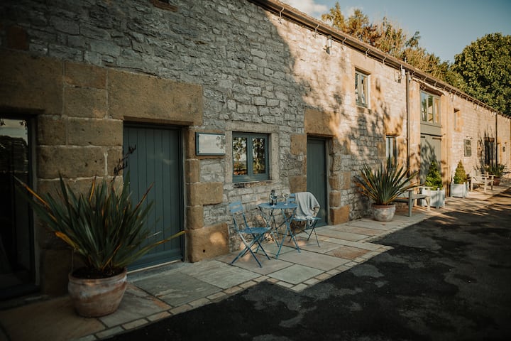 The Hayloft Is A First Floor 2 Bedroom Cottage - Castleton