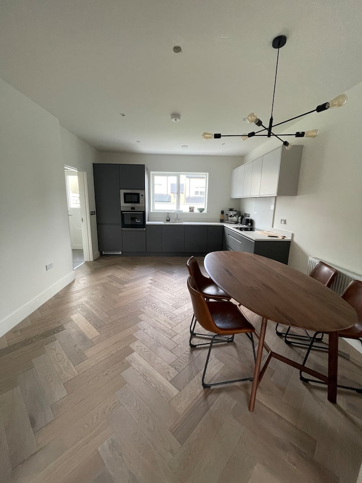 Spacious 1 Bedroom Room W/ Ensuite. - Bray