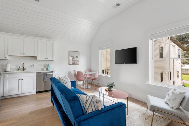 Old Village Guest House - 5 Mins To The Beach! - Mount Pleasant