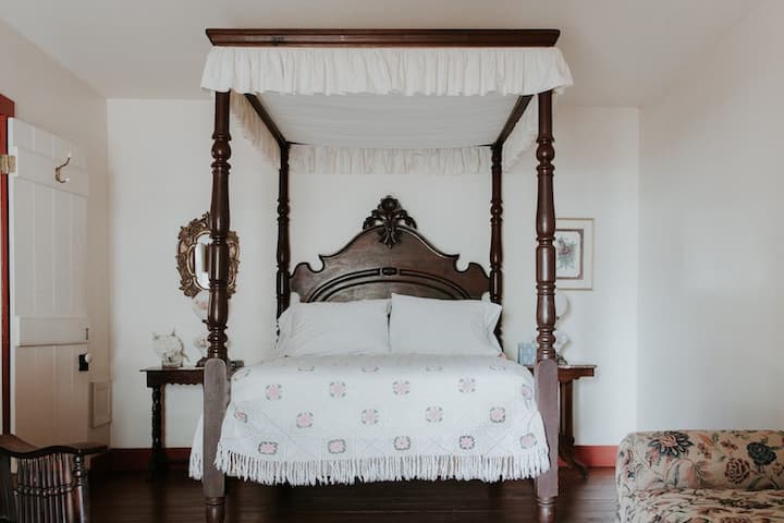 Carriage House: Louisiana Room - Lafayette, LA