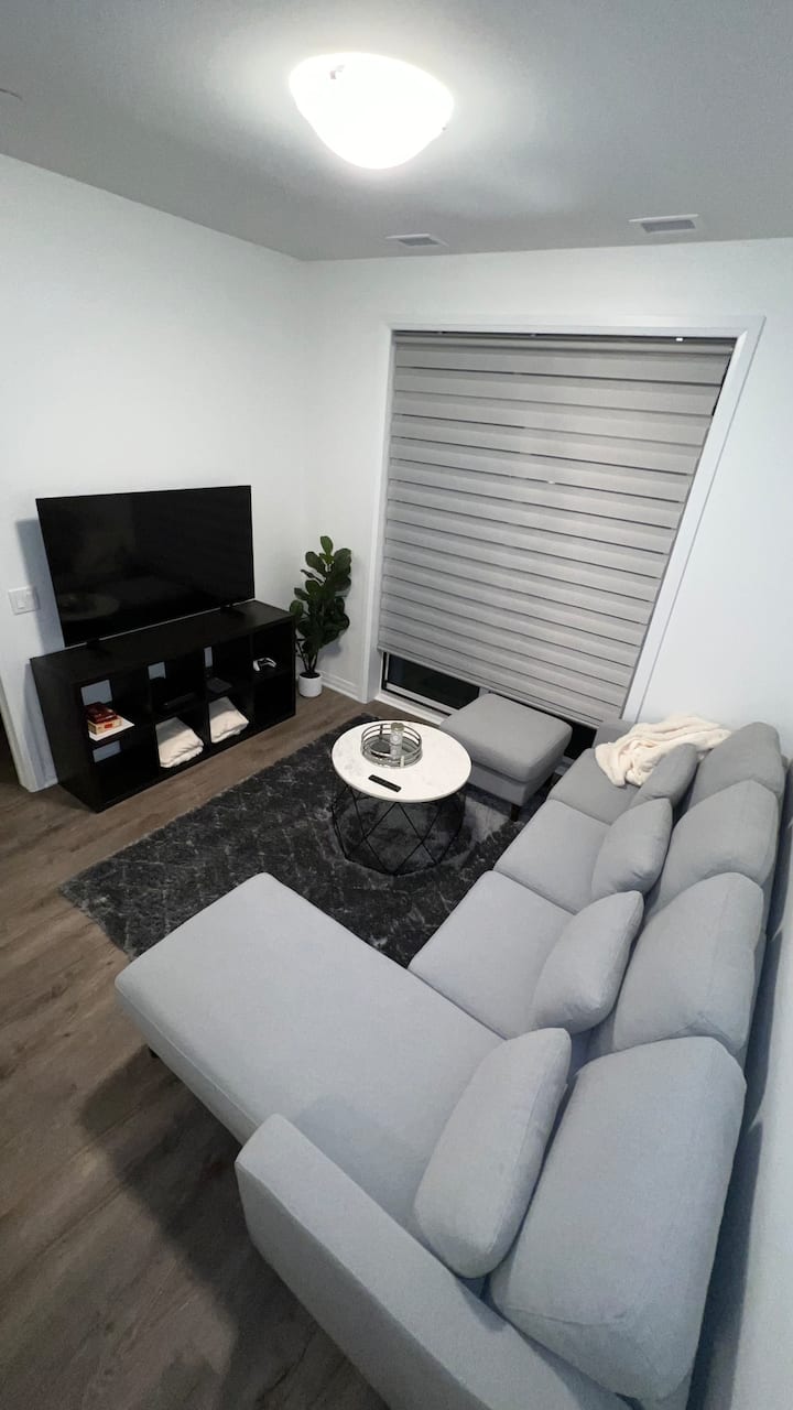 Lovely 1-bedroom Condo With Free Parking - Oakville