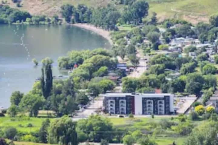 Cozy Lakeside Condo In Vernon - Vernon