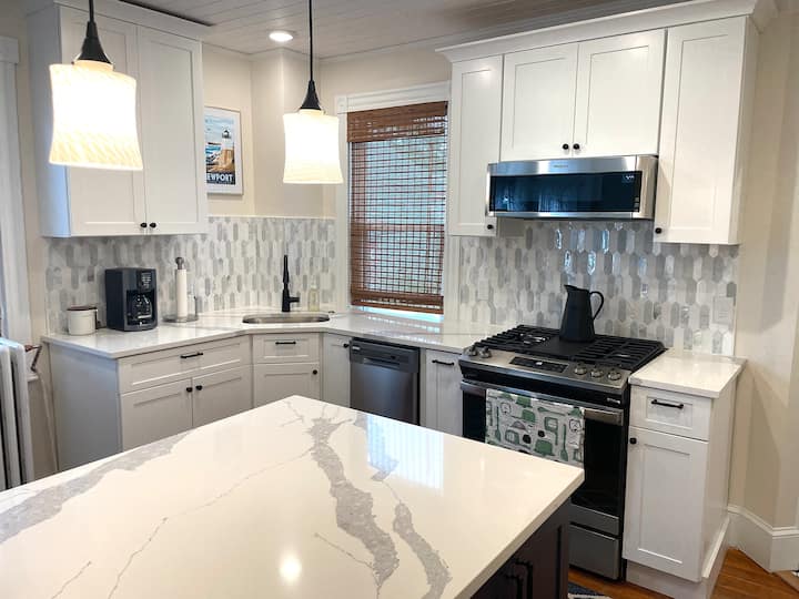 Newly Renovated! Great Location. - Newport, RI