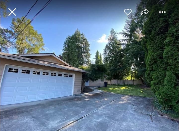 House /Large Yard Minutes To Park - Redmond, WA