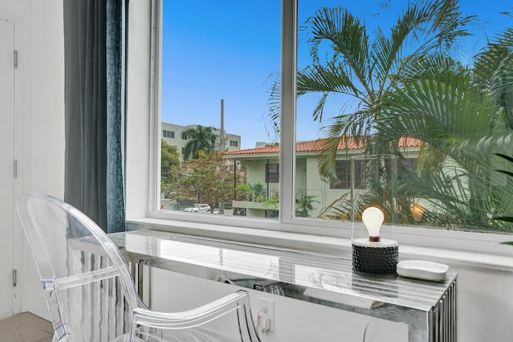 Villa Monaco Top Floor | 2,000sqft, 10 Guests - Miami Beach, FL