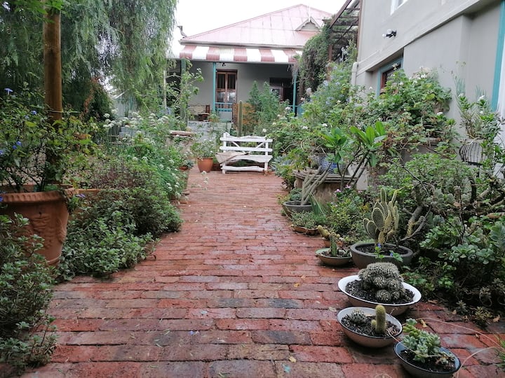 Die Handelshuis Self-catering Spacious Garden Flat - Calitzdorp
