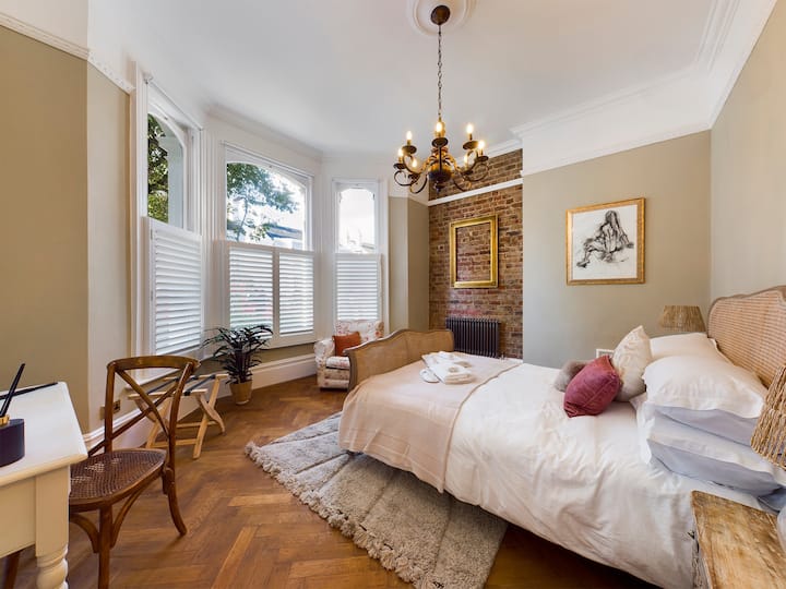 No1.  Beautiful Apartment 4 Mins Walk From The Sea - Brighton and Hove