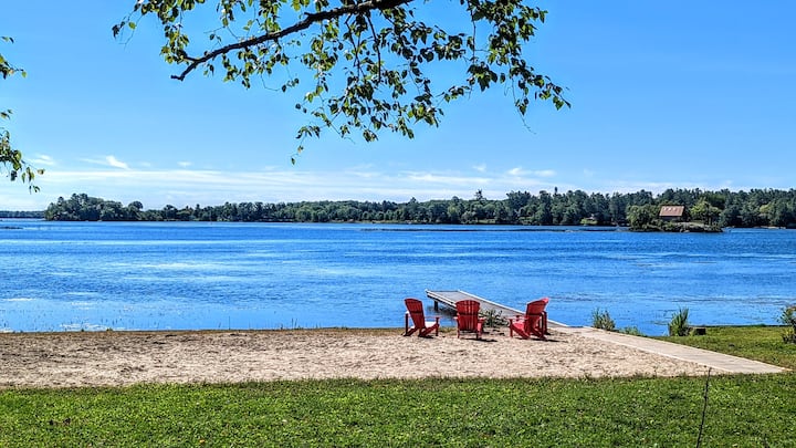 Huge Sandy Beach Cottage - 90 Min From Gta - Pets - Gravenhurst