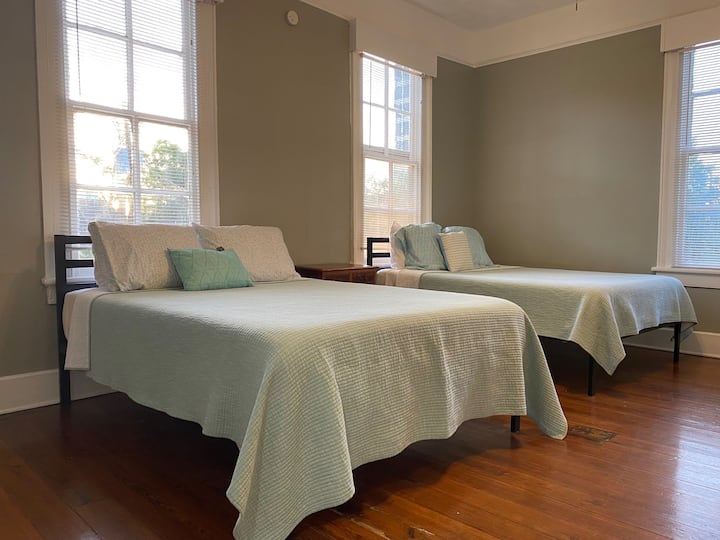 Fun 1 Bedroom Unit In Old Historic Home! - Columbus, GA