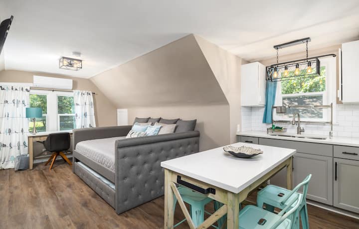 Adorable Spacious Studio With Full Kitchen Near Hp - High Point, NC