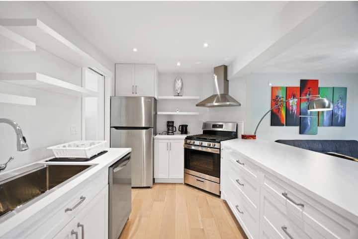 Stunning & Spacious Brand New 1 Bed 1 Bath Suite - Langley