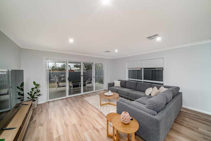 Central Wagga Luxury Townhouse - Trail 1 - 와가와가