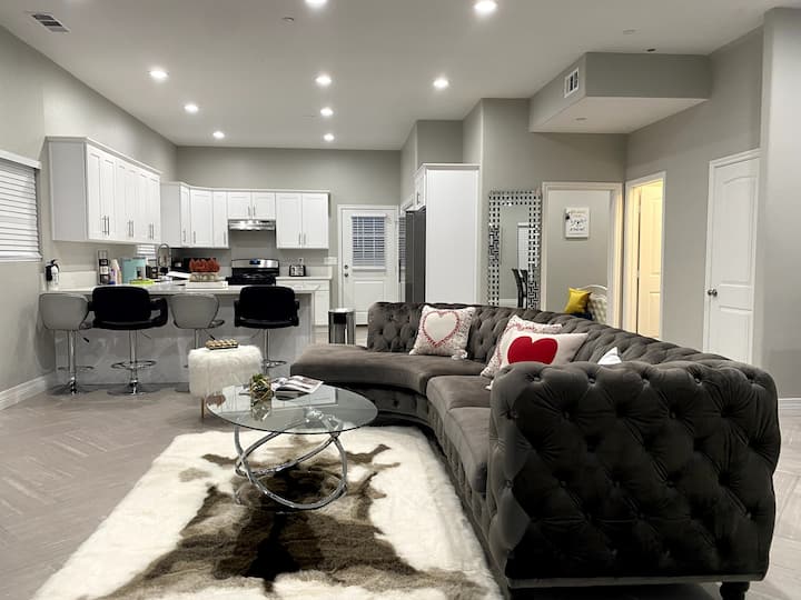 Fabulous Newly Built Insta-worthy Comfy Home! - San Bernardino, CA