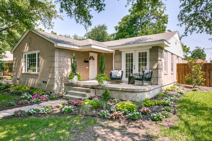 The Kenwood House: Inviting Lakewood Tudor Style - Dallas, TX