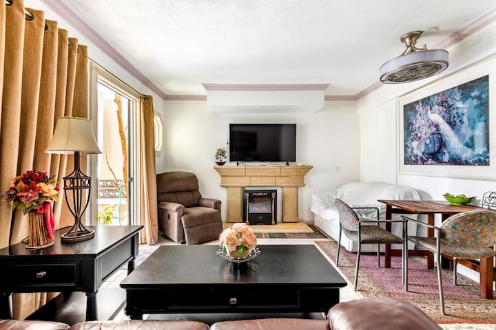 Tiki Unit, 1 Bedroom Guest-house Studio (Adorable) - Huntington Beach, CA