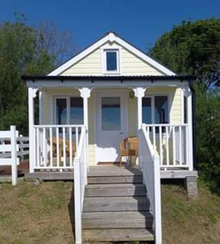 Cousteau's Cabin, Portree Shore, Skye, Sleeps 1-4 - Portree