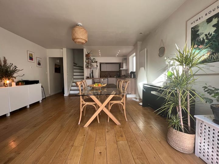 Chambre Avec Salle De Bain Et Bureau Dans Maison - Villejuif