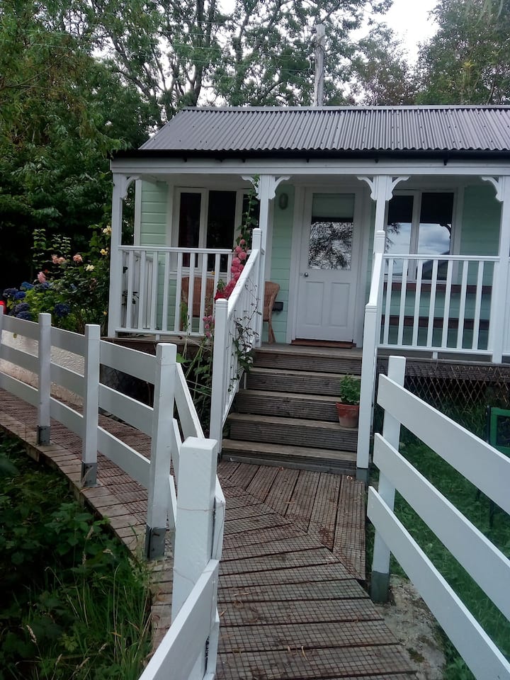 Kate's Cabin, Portree Shore, Skye, Sleeps 1-4 - Portree