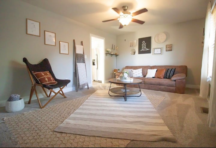 Cheerful 2 Bedroom Home On Purdue’s Campus! - West Lafayette, IN