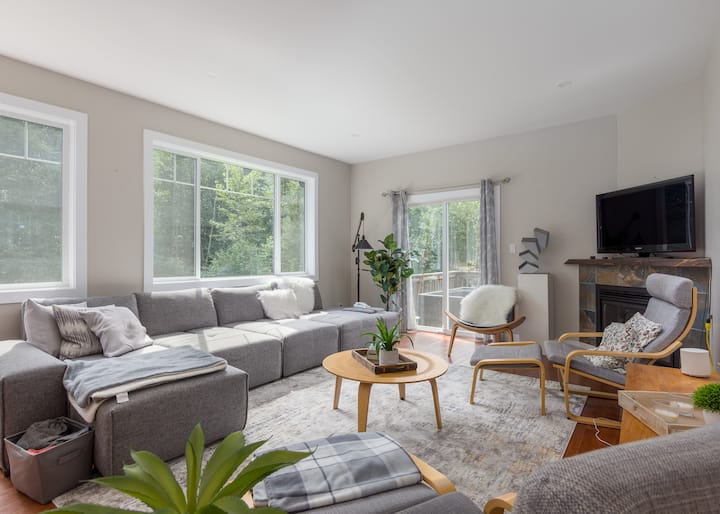 Secluded Retreat Deep In Squamish Valley - Vancouver Island