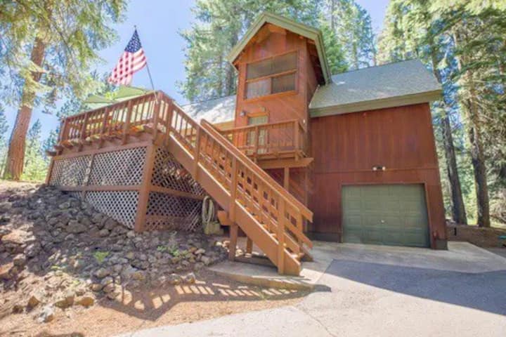 Lake Almanor West Cabin - Lake Almanor, CA