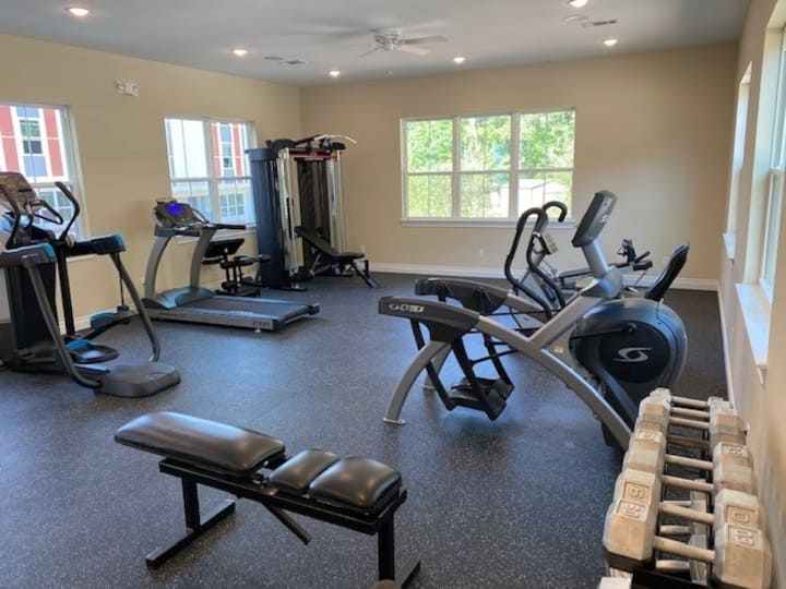 Big Newly Built 4 Bedroom 4.5 Bath Townhome - Huntsville, TX