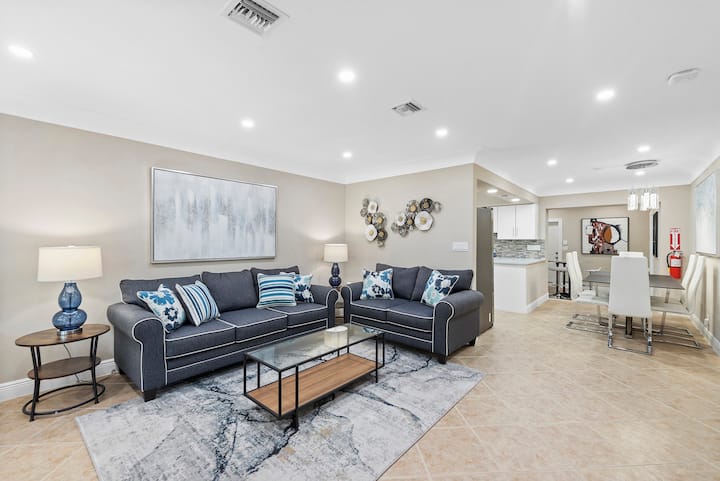 Tropical Paradise Getaway! Sundeck + Near Beach! - Fort Lauderdale, FL