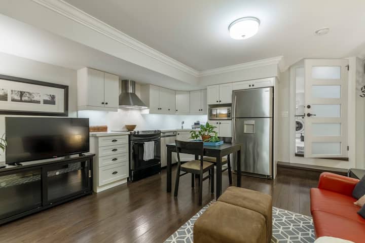 "Emily 's Place" e quintal - Apartamentos para Alugar em Toronto ...