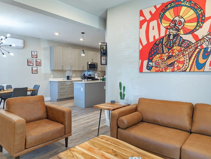 The Bijou Bungalow [Newly Renovated Stylish 2br] - Manitou Springs, CO