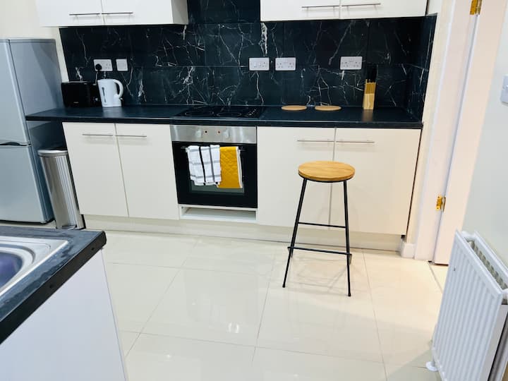 Lovely 2 Bedroom Condo Close To City Center - キングストン・アポン・ハル
