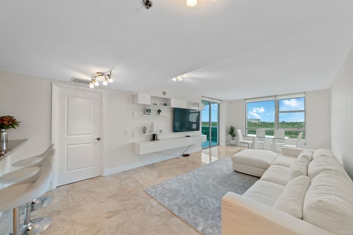 Spacious Resort Condo In Sunrise - Plantation