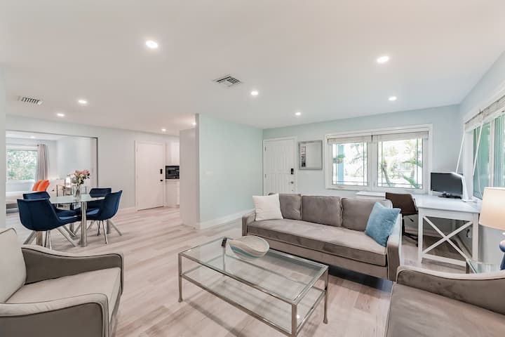 Walk To Beach & Shops! New 4 Bdr Pool Heated - Naples, FL