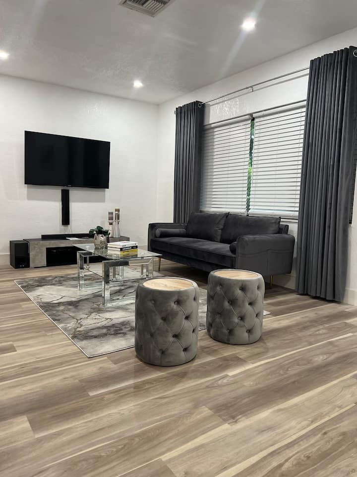 Miami Cozy Retreat W/king Bed & Free Parking - North Miami, FL
