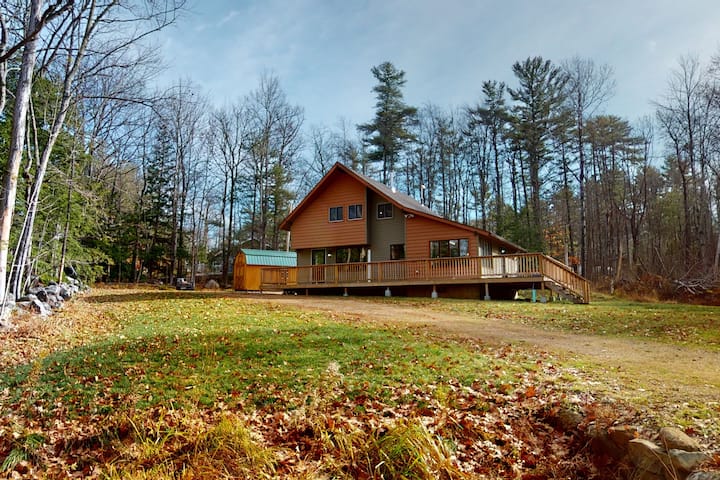 Cozy Gunstock Mountain Chalet! (Just 5 Min Away) - Lake Winnipesaukee, NH