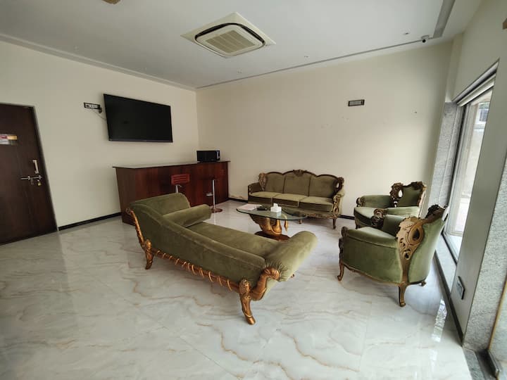 Breakfast, Space, Premium Luxury, Andheri East - Mumbai