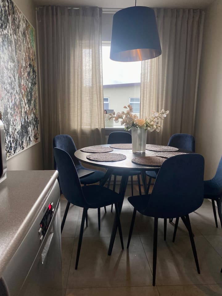 Cozy & Welcoming Flat Near Airport With 3 Bedrooms - Reykjavík Keflavík Airport (KEF)