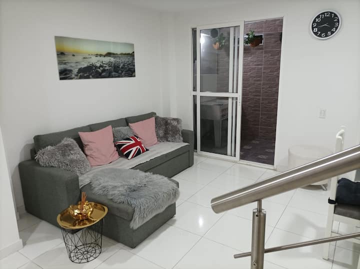 Cheerful 4 Bedroom House With Free Parking - Palmira
