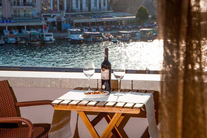 Deniz Kıyısında , Farklı Bir Tatil - Foça