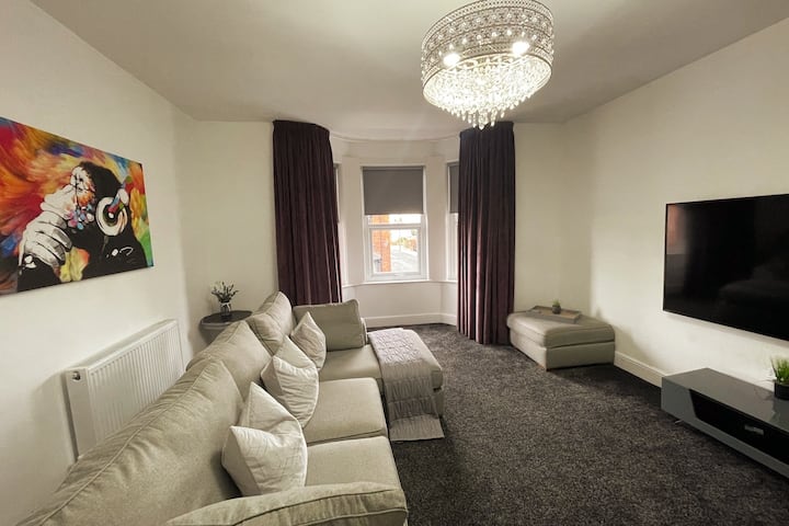 Large 3-bed Home/duplex-free-wi-fi-parking - Leeds