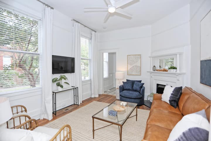 Spacious Historic Victorian In Downtown Savannah - Savannah, GA