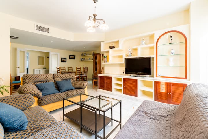 4 Bedrooms 2 Bathrooms Flat In Triana. - Sevilla