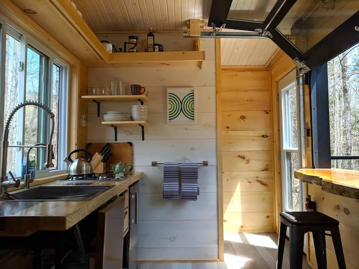 Joni Cabin | Intimate Wilderness Retreat - Ottawa