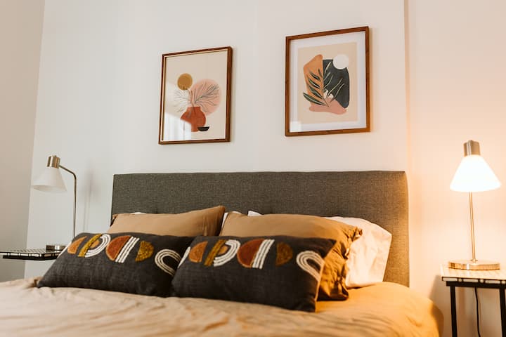 Luxury Modern Apartment In Downtown Century Home - Peterborough, ON, Canadà