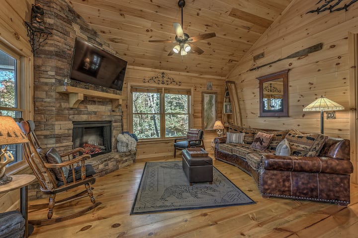 Summer Discounts! Cozy Cabin W Hot Tub & Firepit - Cherry Log, GA