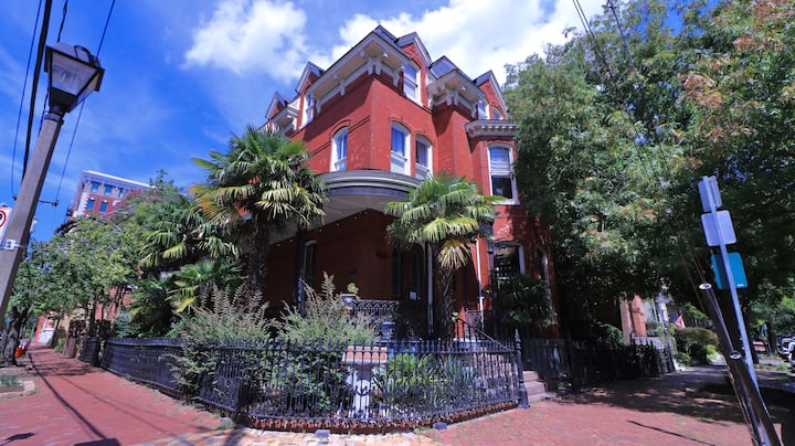 Private Guest House In Historic Downtown - Norfolk, VA