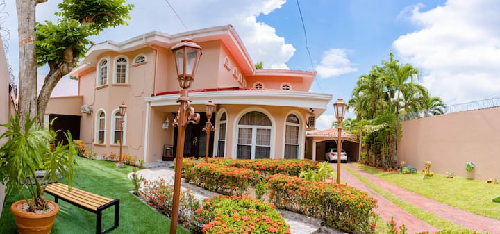 Luxury 6 Bed Villa For Large Groups With Hot Tub - Honduras