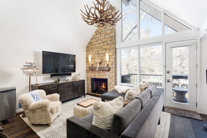 Stunning Aspen Mountain 3 Bedroom Condo - Aspen, CO