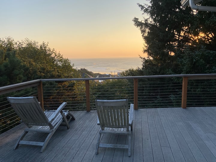 Ocean View Home With Hot Tub - Lincoln City, OR