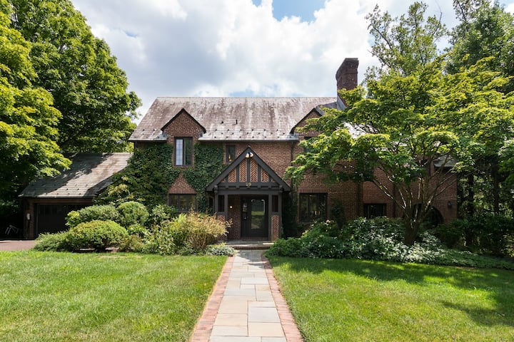 Soulful 5 Bedroom Home With Pool, Ideal Location - Princeton, NJ
